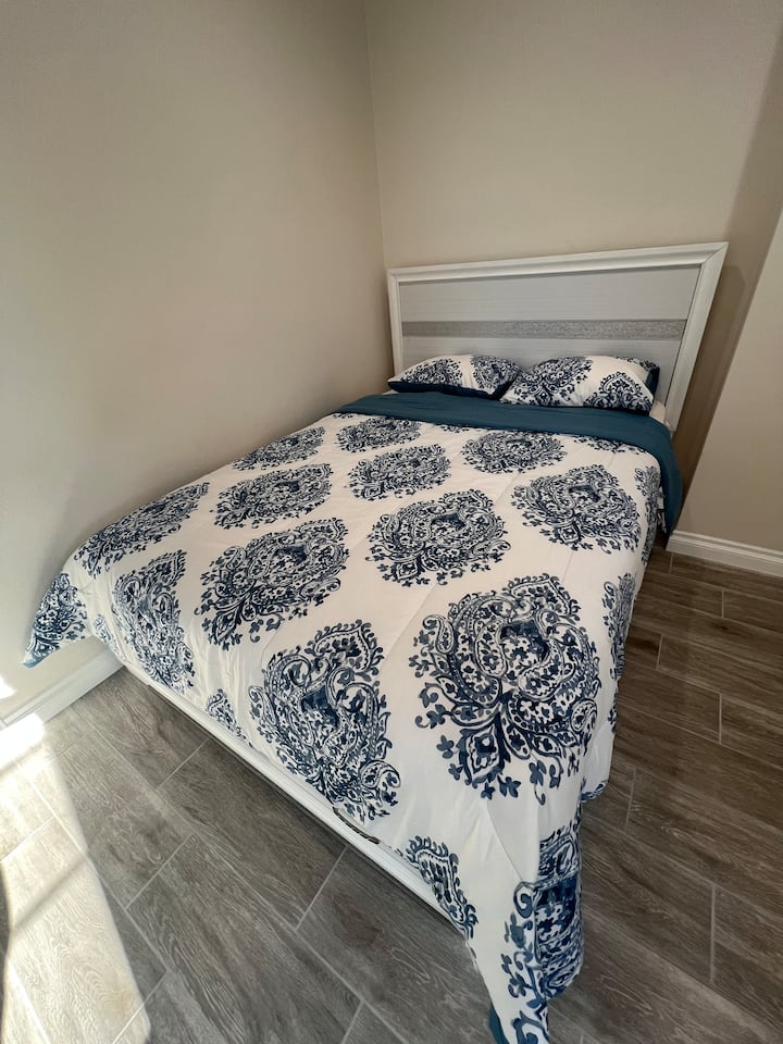 Private Room In 2 Bedroom House - Pico Rivera, CA