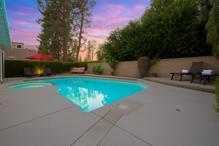 177 Modern Retreat: Pool, Spa-new Lux Furniture - Santa Clarita, CA
