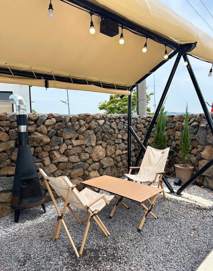 바다뷰 ,밭뷰 해변이 가까운 
카라반숙소+실내공간
야외바베큐 | 셀프체크인 - Jeju