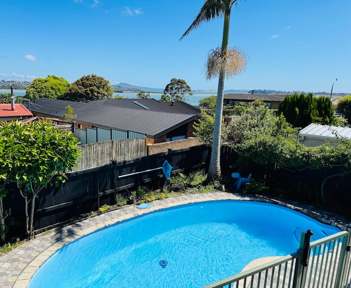 Halfmoon Bay Home With Pool, Seaview & Parking - Waiheke Island