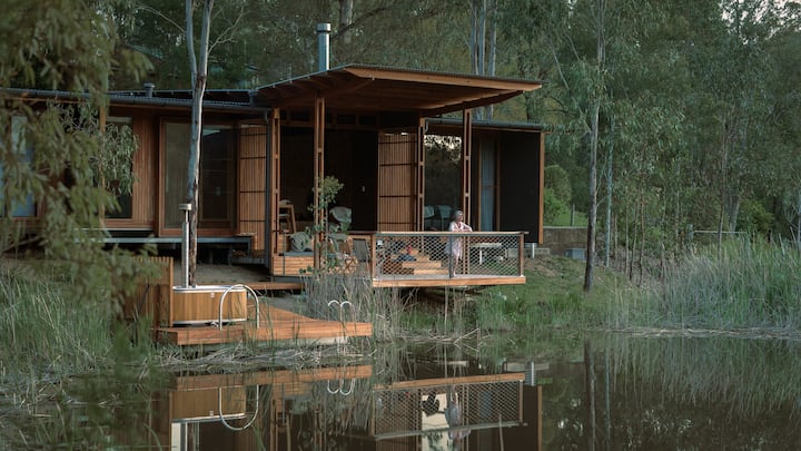 Architect Designed Alpaca Farm Retreat + Hot Tub - Australia