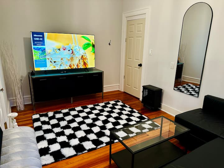 Bedroom With Private Living Room - Jersey City, NJ