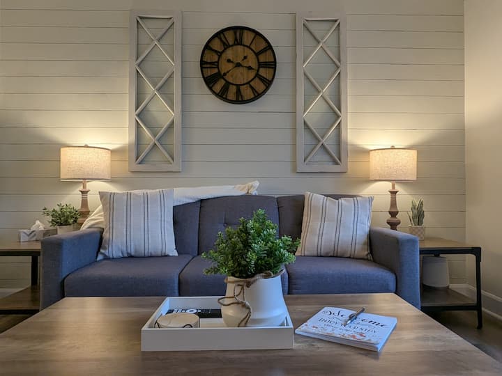 Cozy Modern Farmhouse In Niagara Falls - Niagara Falls