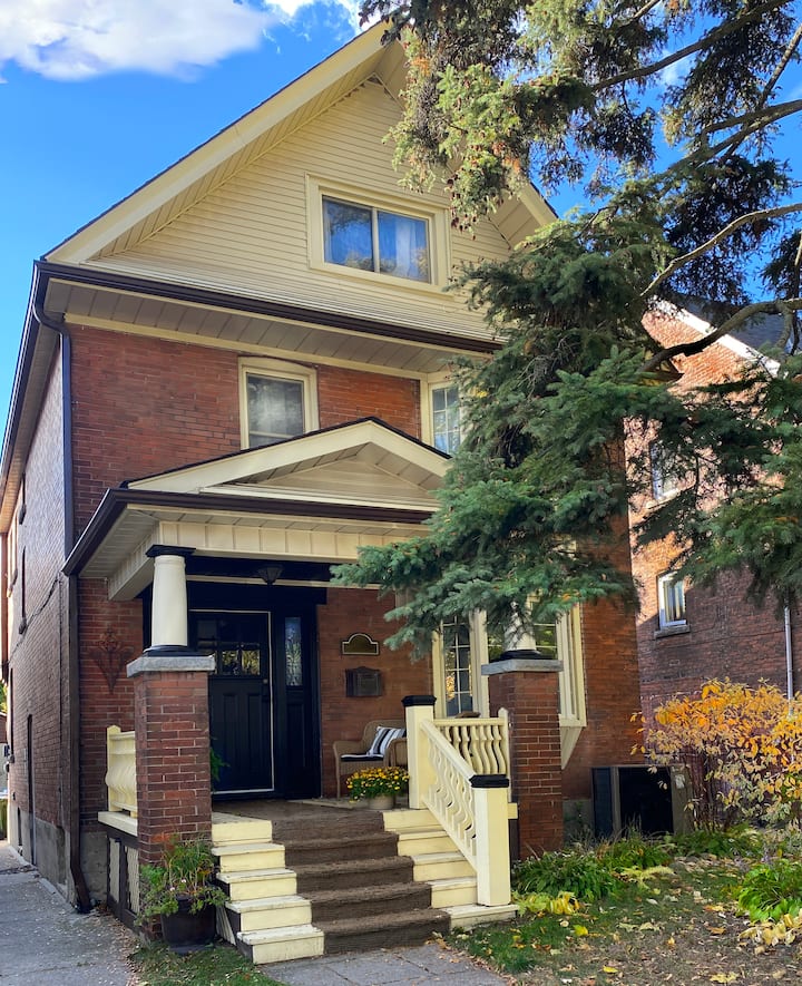 Fairview Estates Toronto 5-bedroom, Highpark - Mississauga