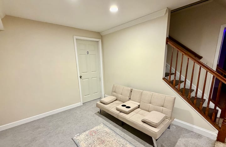 Spacious Private Suite With Pool Table And Deck! - Fairfax, VA