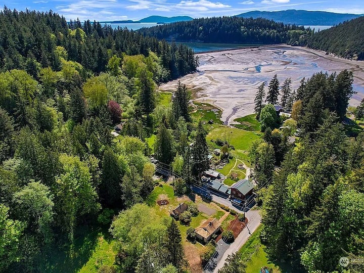 Cozy Creekside Cabin, Hiking, Biking, Kayaking - Bellingham, WA