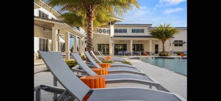 Sonoma Resort Home 10 Beds 
7br Sleeps 24+bbq&spa - Kissimmee