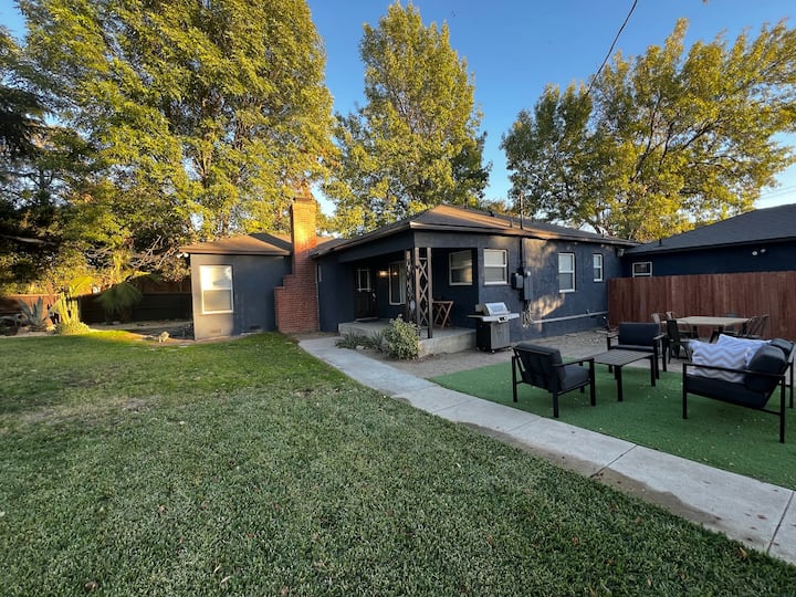 Foothills Getaway - San Fernando, CA