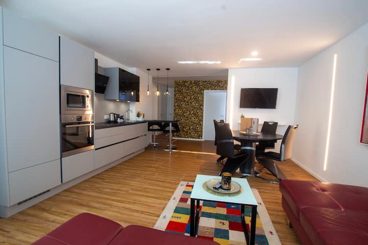 Modern 2-bedroom Apartment With Terrace - Zell am See