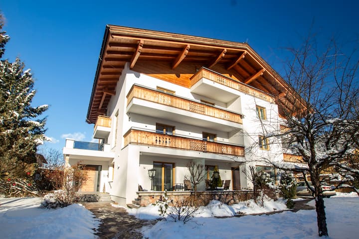 Modern 2-bedroom Apartment With Terrace - Zell am See