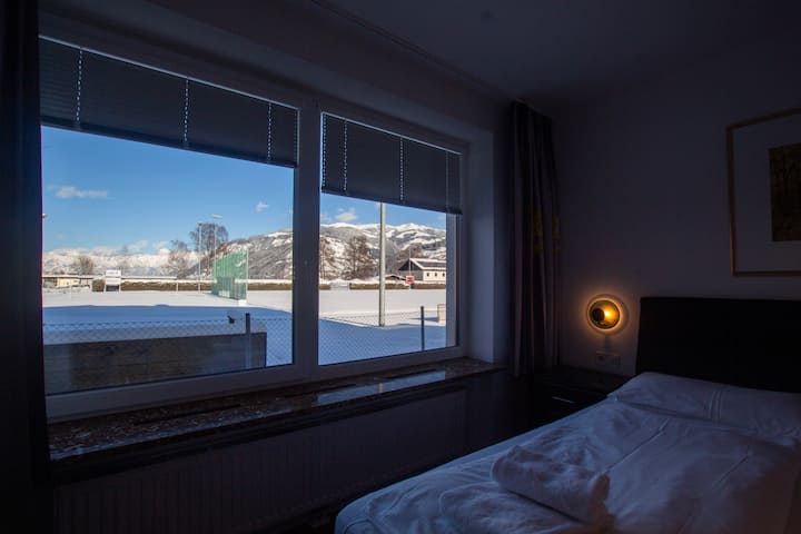 Modern 2-bedroom Apartment With Terrace - Zell am See