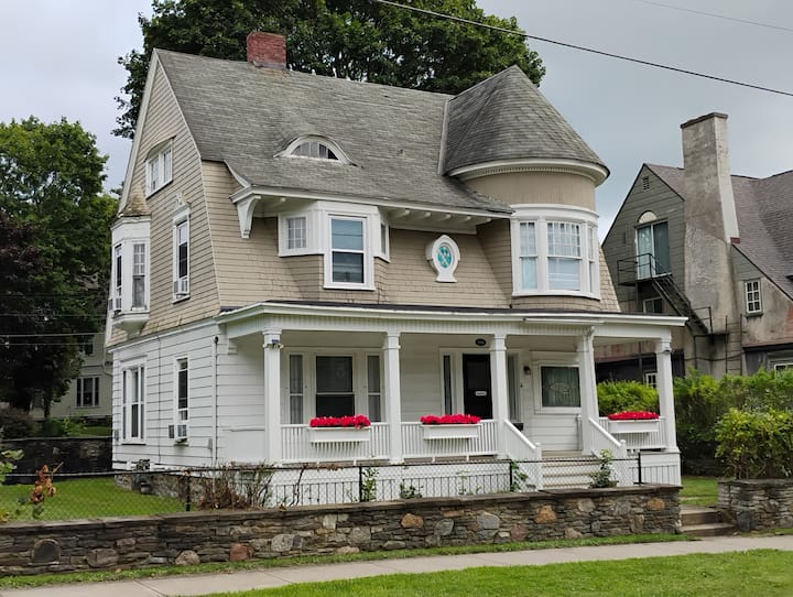 Historic Victorian Lake House - Jamestown, NY