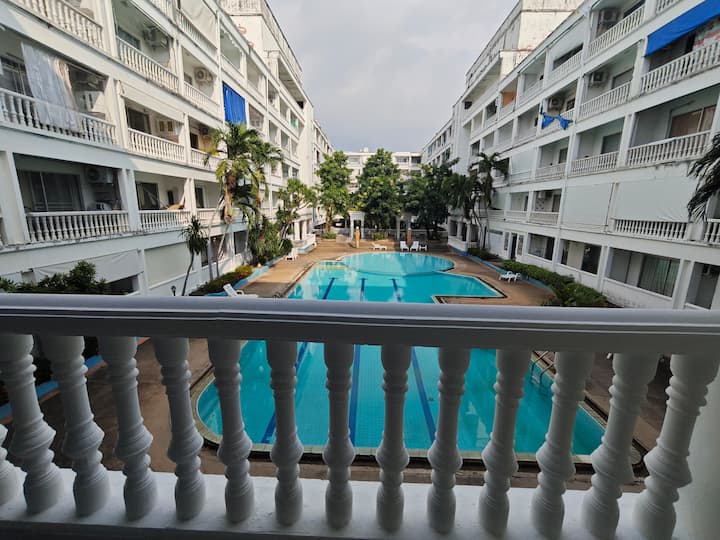 Jomtien Beach, Swim Pool View,a Break In Pattaya - Jomtien