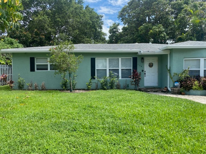 Close To Downtown+beach | Fenced Yard | Safe Area - Delray Beach, FL