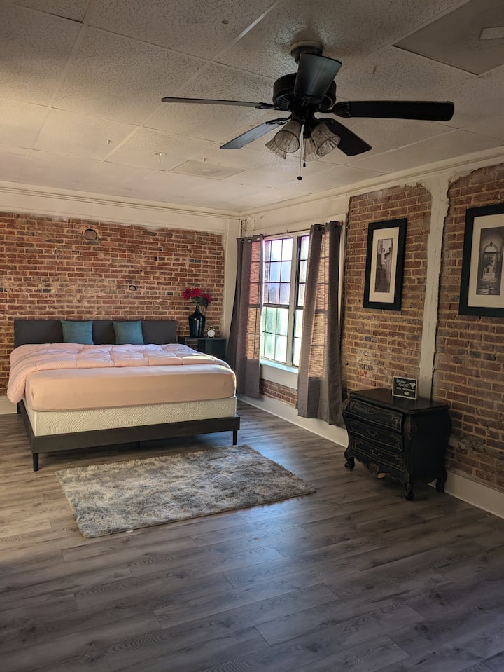 Private Room In Downtown Jonesboro - Jonesboro, AR
