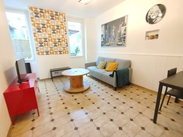 Joli T2 Avec Cour Extérieure - Marseille