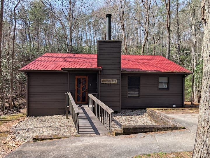 Whispering Creek Cabin • Hot Tub • Firepit •Nature - Sautee Nacoochee, GA