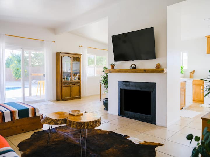 The Oasis | Pool | Gas Fire-pit | Near El Paseo - Palm Desert, CA