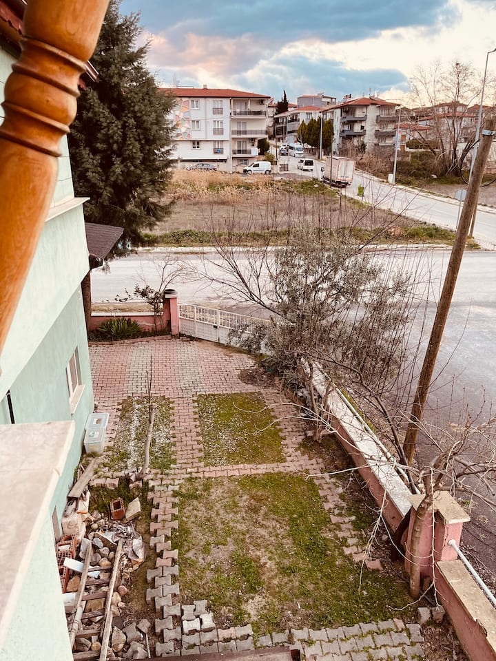 Merkezde Bahçeli,  3 Ayrı 1+1 Daire Köy Evi - Pamukkale