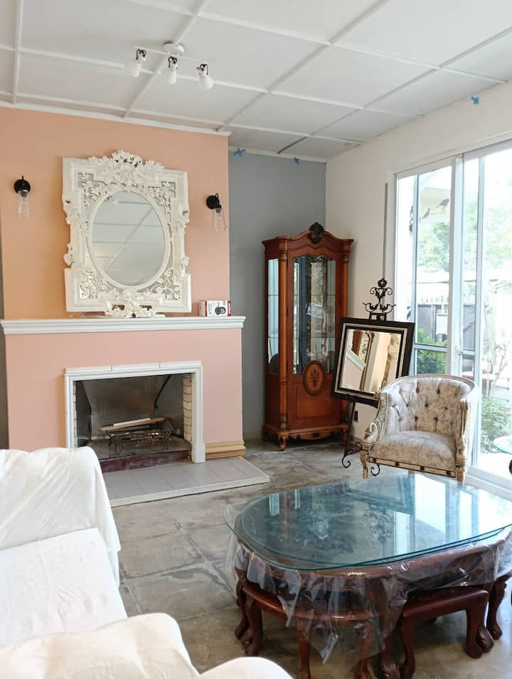 歐風古典闔家房 2~4人:我們在彩虹谷的家#2、工作假期/攝影/婚房/環教 - 八里區