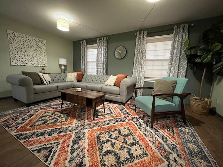 Boho Blast: Hip Decor, 2 Living Spaces, Quiet - Winston-Salem, NC
