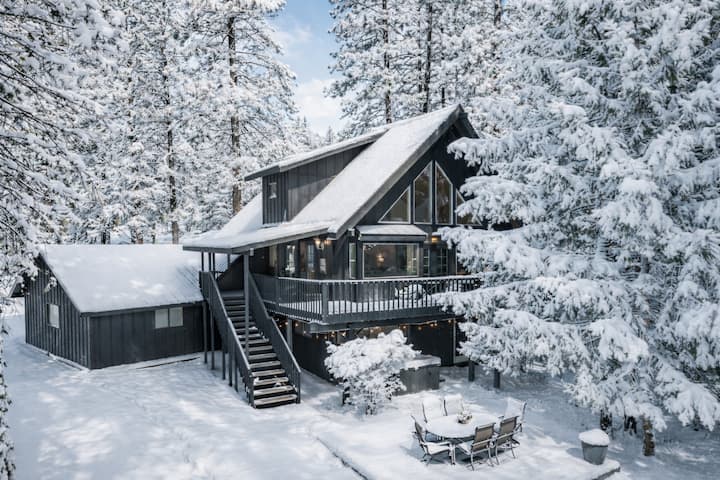 Alpine Jaks Luxury Cabin: Sauna~hot Tub~gym~arcade - Leavenworth, WA