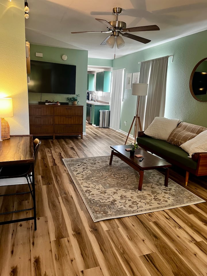 On Plaza 2 Br Bungalow Walk To Restaurants & Shops - Kansas City, MO