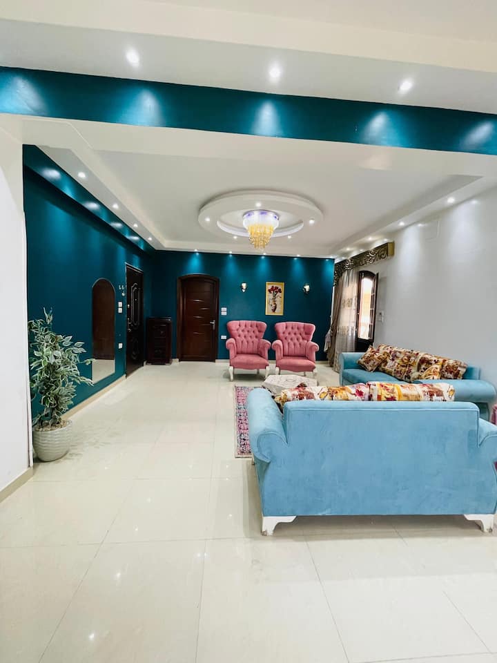 An Elegant, Luxury Jewel With Pool - Luxor