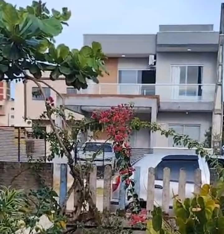 Sobrado Confortável Em Itapoá, Com Ar Condicionado - Itapoá