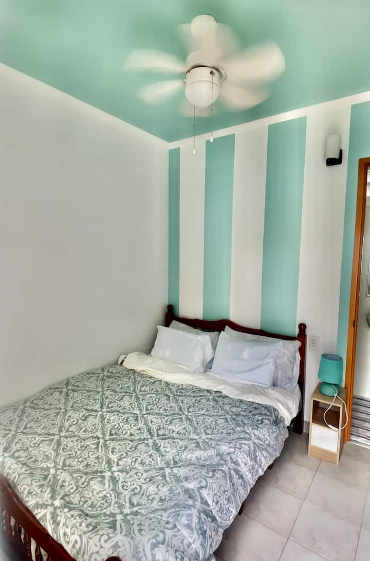 Couples Getaway W Private Bath - San Remigio