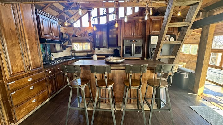 Rustic Soul Retreat I Hot Tub I Central Location - Kanab, UT