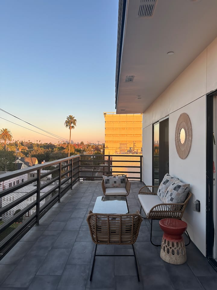 Cozy & Comfortable 2br 3ba In Central La + Parking - West Hollywood, CA