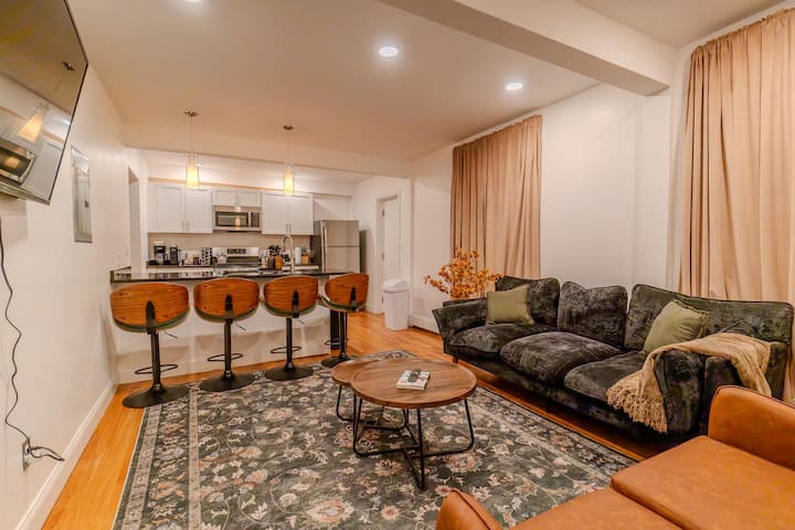 Central 4bd Near Tufts/walk To Subway/free Parking - Boston, MA