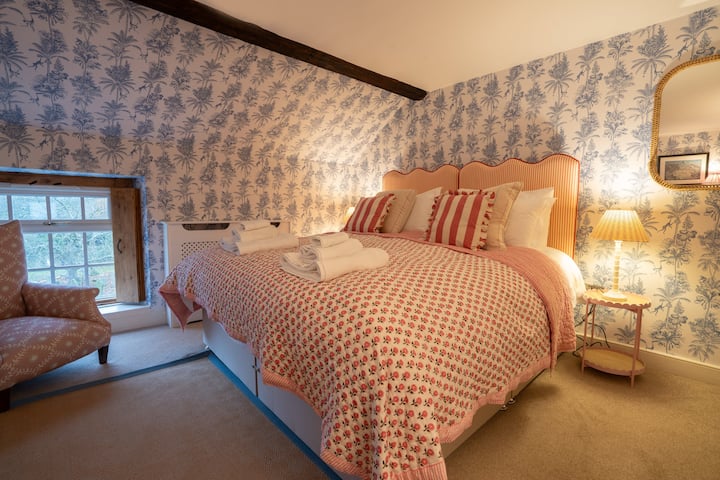 Elegant Number Two - Hathersage