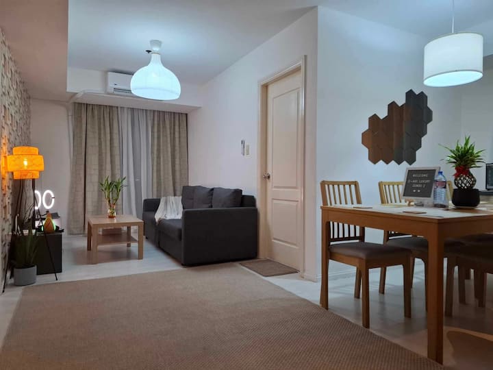 2 Br Deluxe Beachview Condo @ Azure Urban Resort - Parañaque