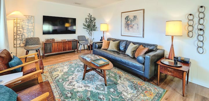 Retro Luxe Sumac - Sleeps 8 - Rogers, AR