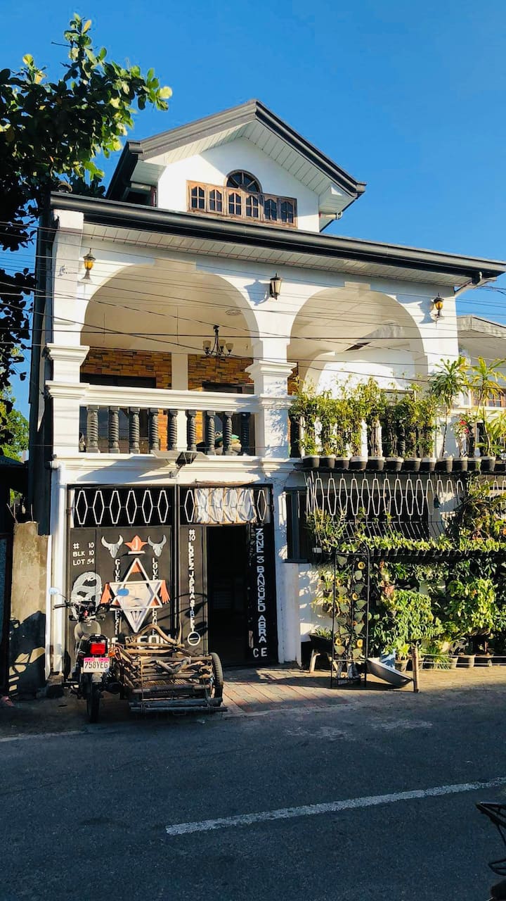 Anton And Isabel Bangued- Entire House 17pax - Bangued