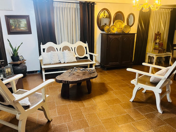 Anton And Isabel Bangued- Entire House 17pax - Bangued