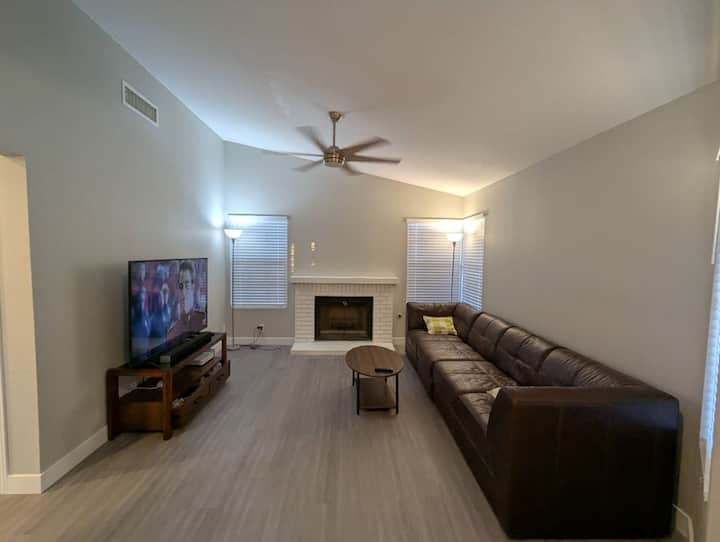 Cozy One Story 2br/2ba Home - Las Vegas, NV
