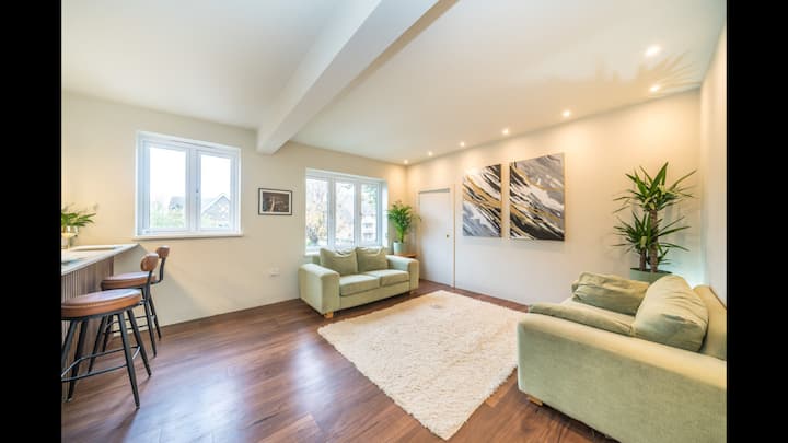 Entire Flat To Rent - Surbiton