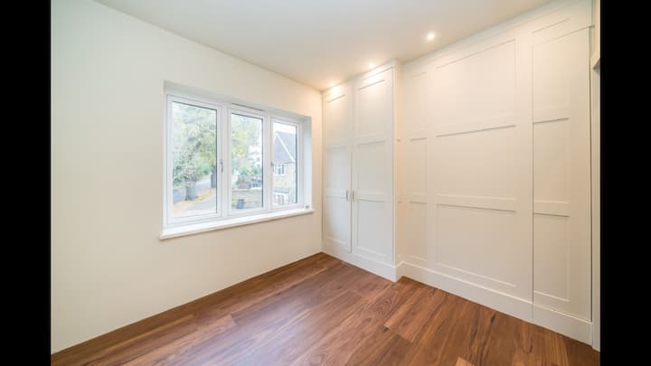 Entire Flat To Rent - Epsom