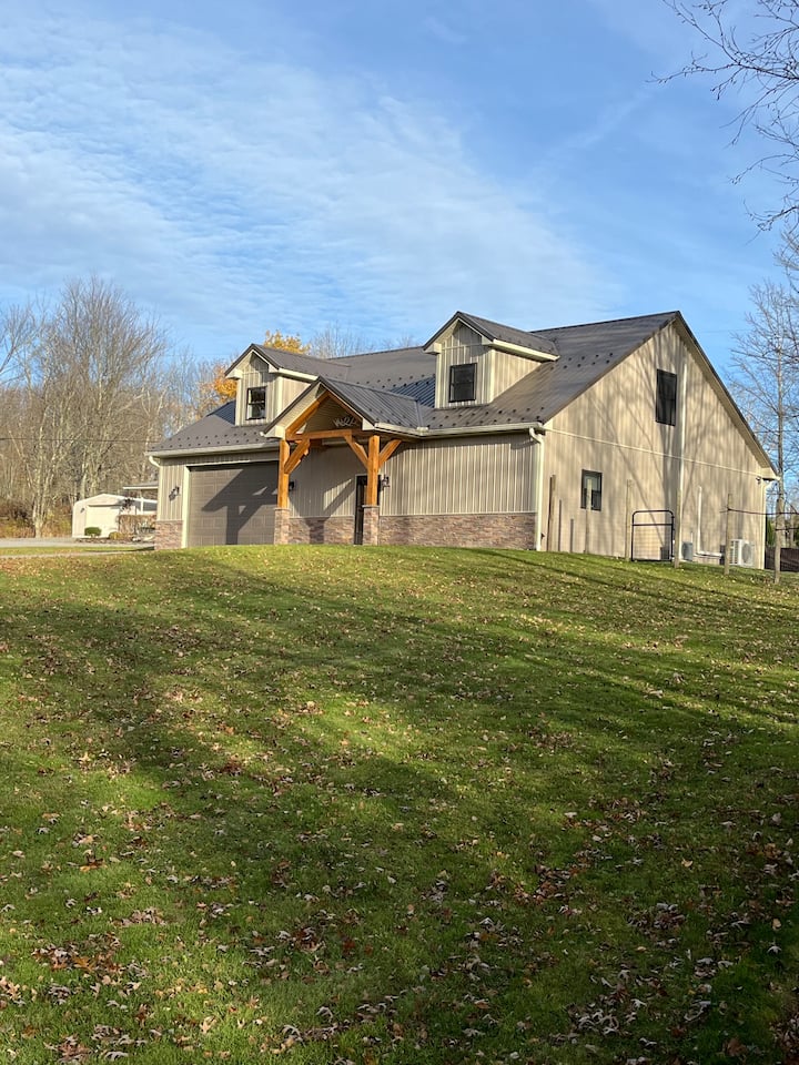 Modern Barn With A Rustic Feel - Lackawanna state park, Dalton