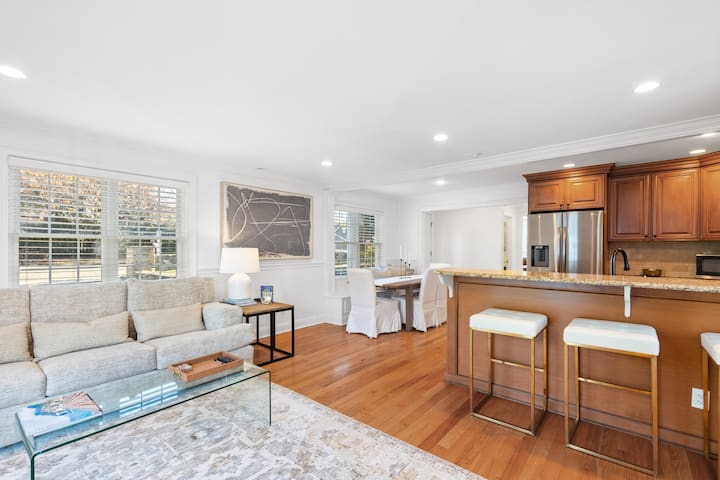 Stylish 3bed 2.5bath Home In Greenwich - Greenwich, CT