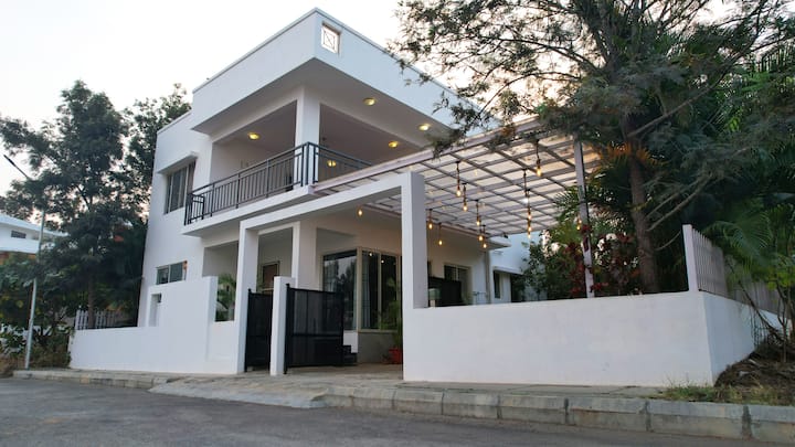 The Oakwood - Falcon Stays | 4 Bhk | Nandi Hills - Nandi Hills