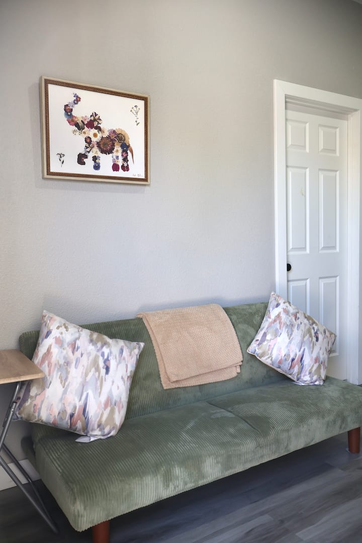 2 Bedroom Apartment With Own Private Entrance - 