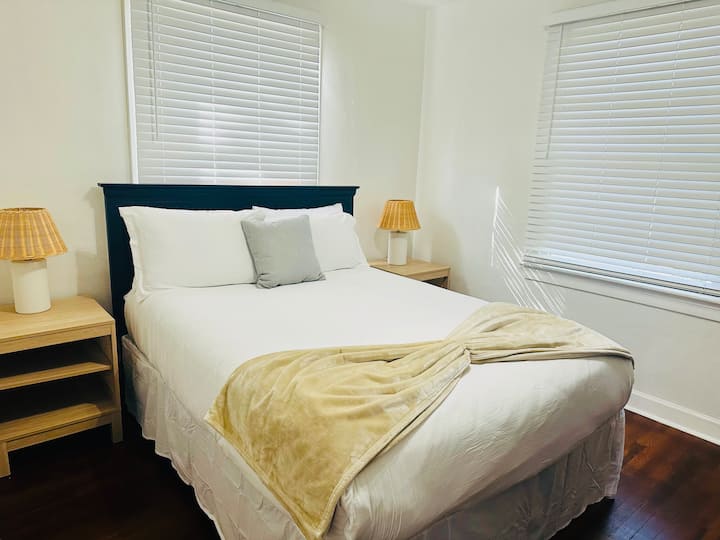 Comfy Beds | Wi-fi | Bars Cafes Food | Riverside - Jacksonville Zoo and Gardens, Jacksonville