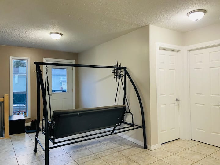 A Beautiful 2 Bedroom Private Home - Hinton, AB, Canada