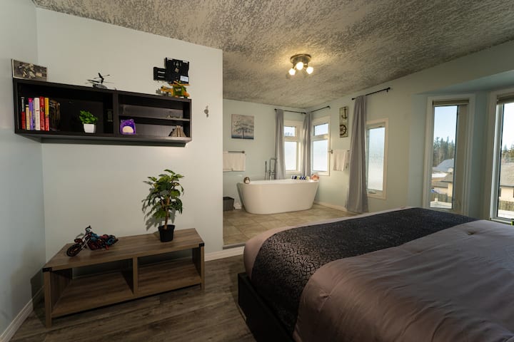 A Beautiful 2 Bedroom Home - Hinton, AB, Canada