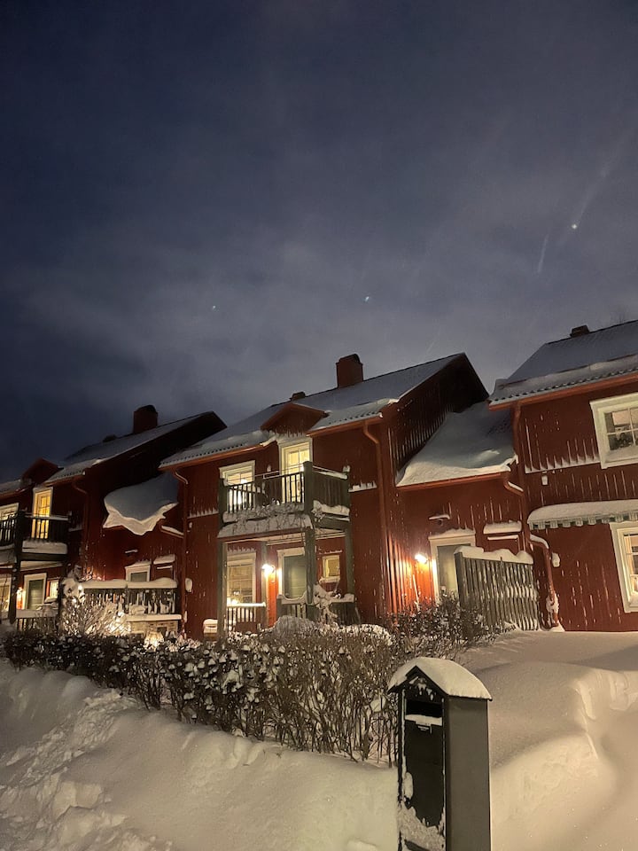 Mysigt Kedjehus Med Fyra Sovrum - Umeå