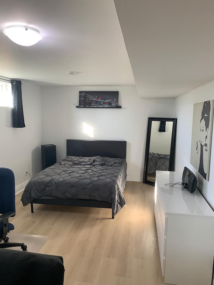 Private Entrance Basement Apartment- Free Parking - Ottawa